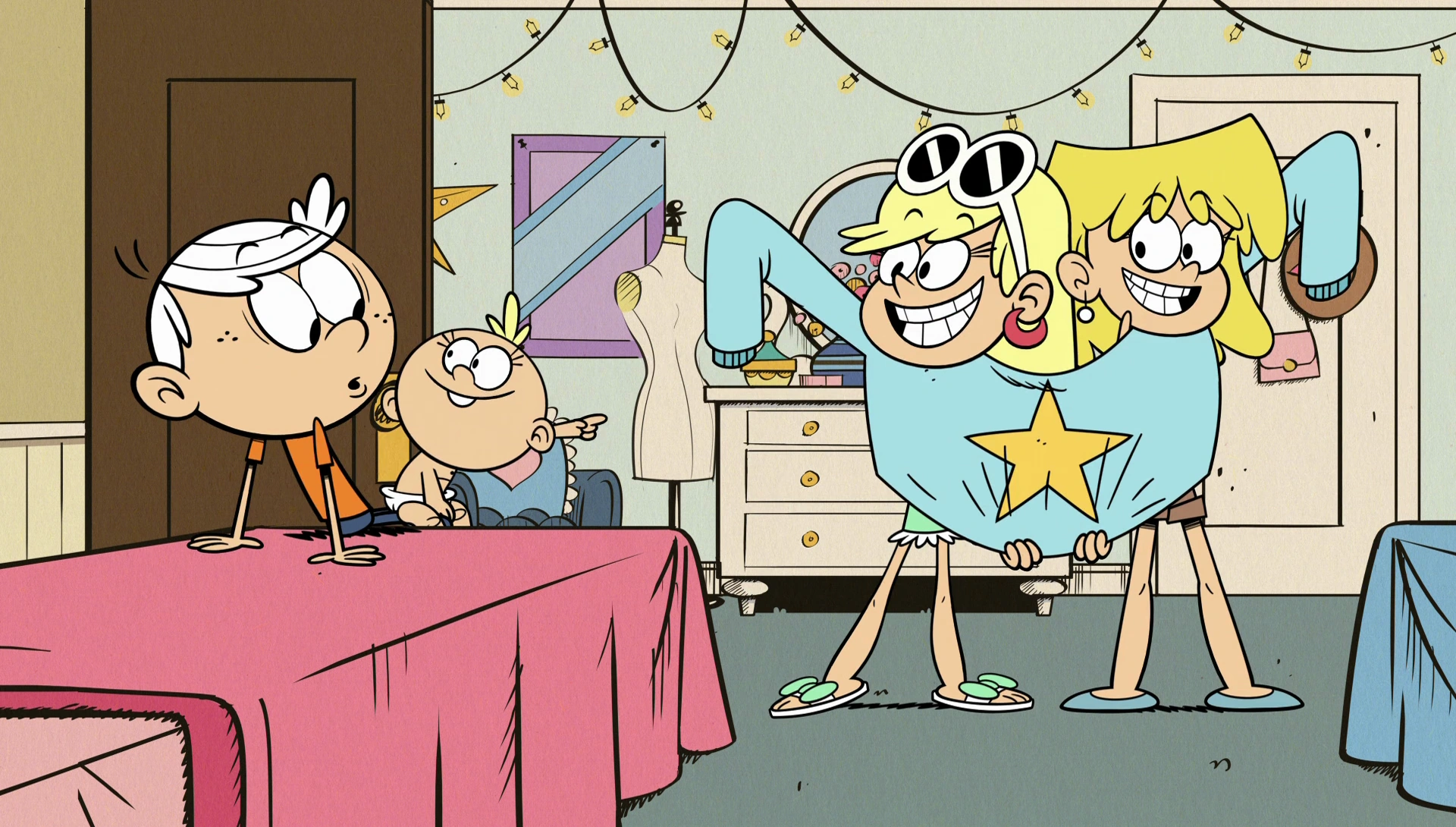 Image - S2E12A Lori and Leni sharing sweater.png | The Loud House Encyclopedia | FANDOM powered ...