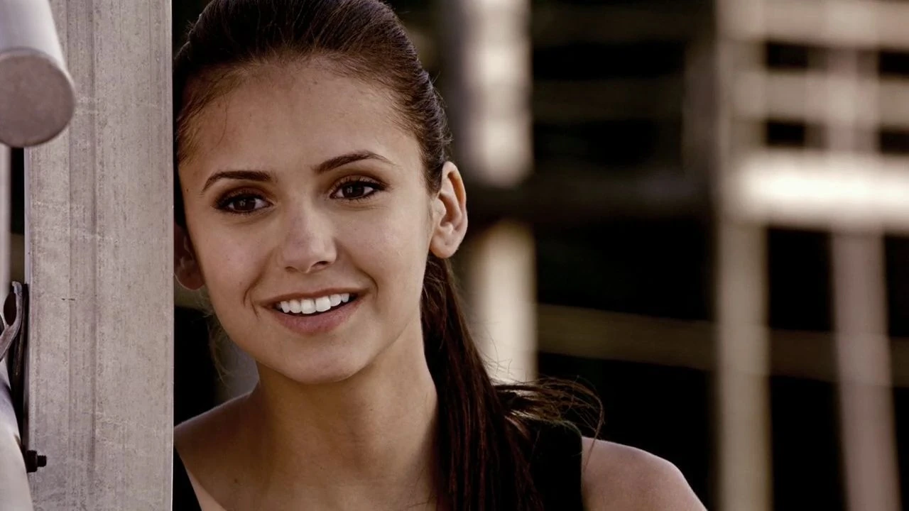 Datei:Elena-Gilbert-1x03-juilet1234-20245156-1280-720.jpg | Vampire ...